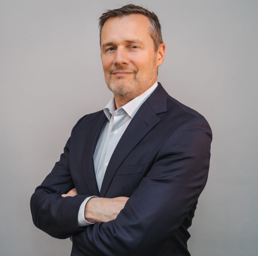 Roger Harris - Headshot - Amtrak Media